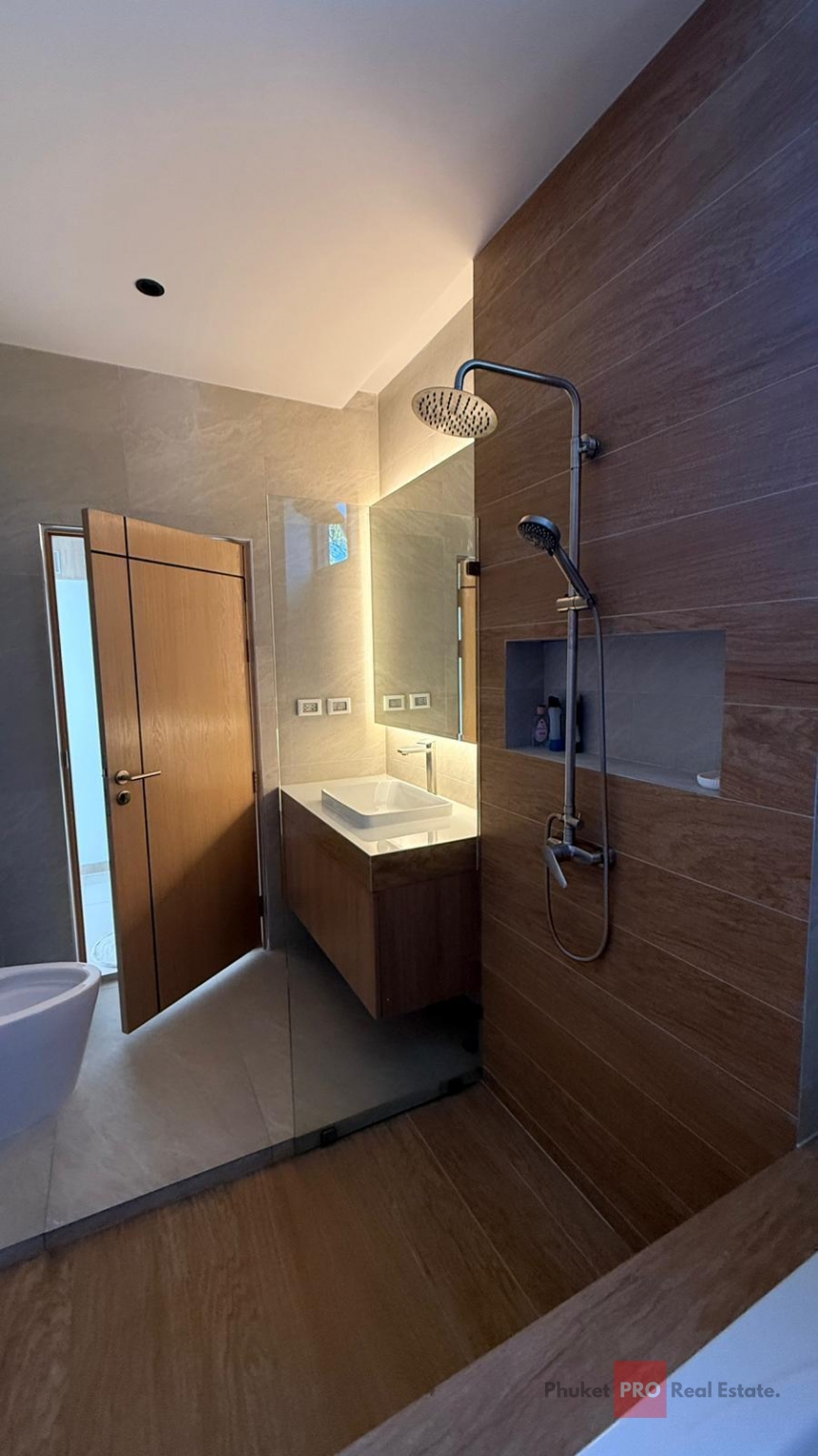 Executive Pool Villa 4 Bedroom for rent in Naiharn Beach area ...
